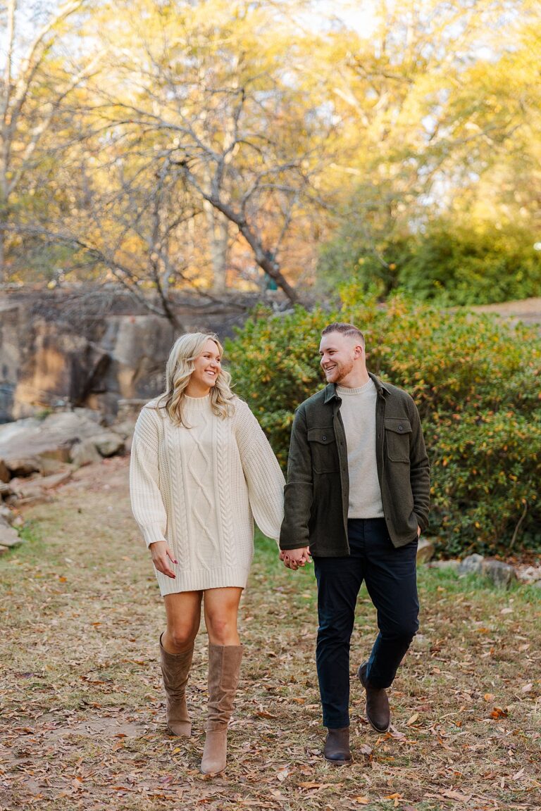 Kate + Justin | A Downtown Greenville Engagement Session - katiejaynes.com