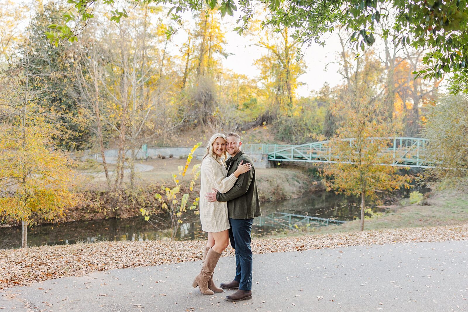 Kate + Justin | A Downtown Greenville Engagement Session - katiejaynes.com